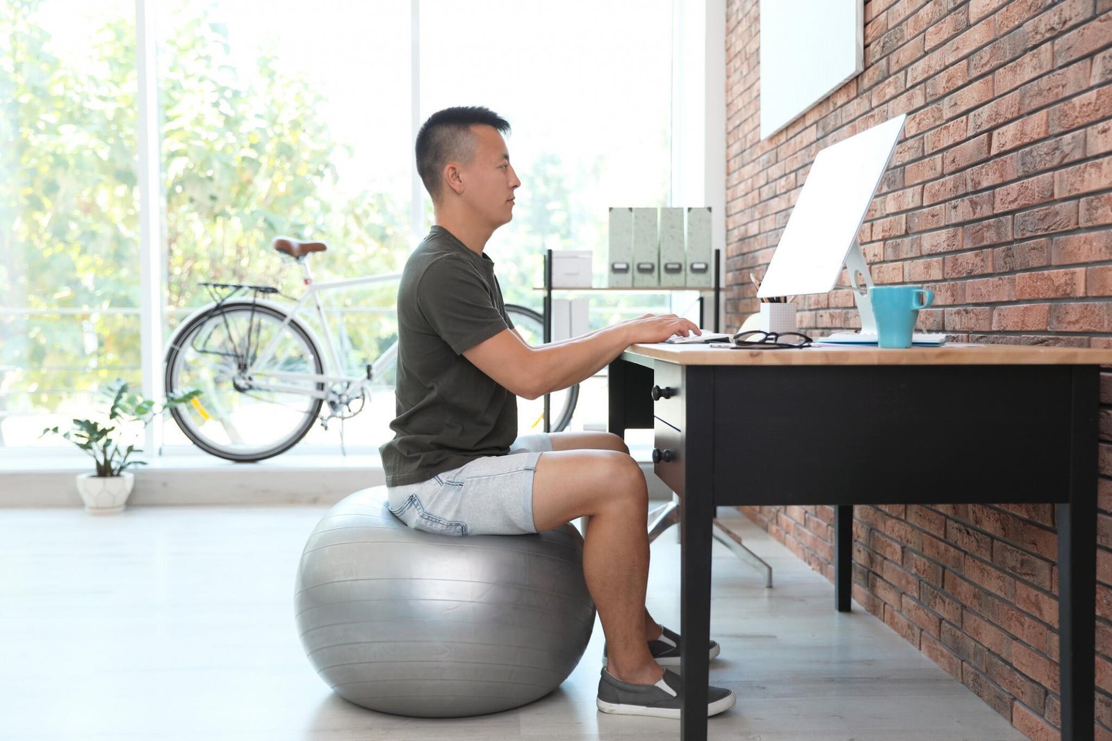 Why You Should Maintain Good Posture When You Sit - InPeaks