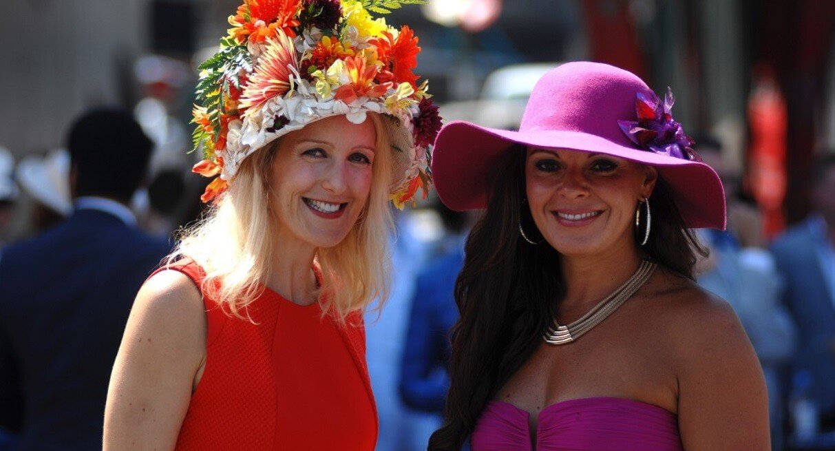Choosing the Best Fascinator for Your Face Shape: A Style Guide